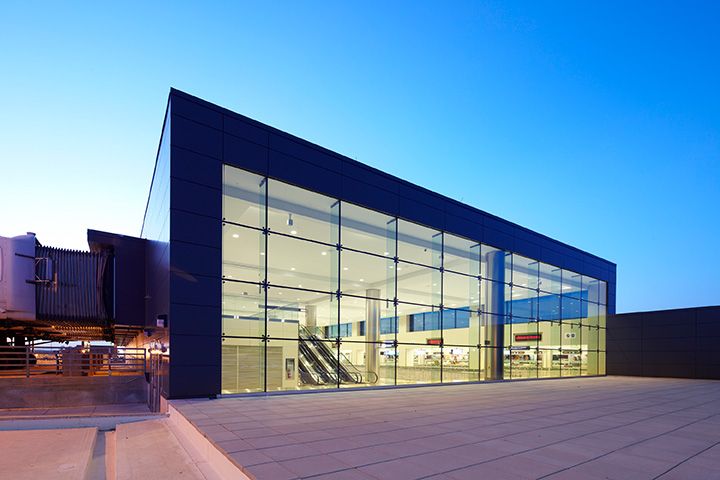 Dulles Airport Arrivals Building Expansion | W&W Glass, LLC