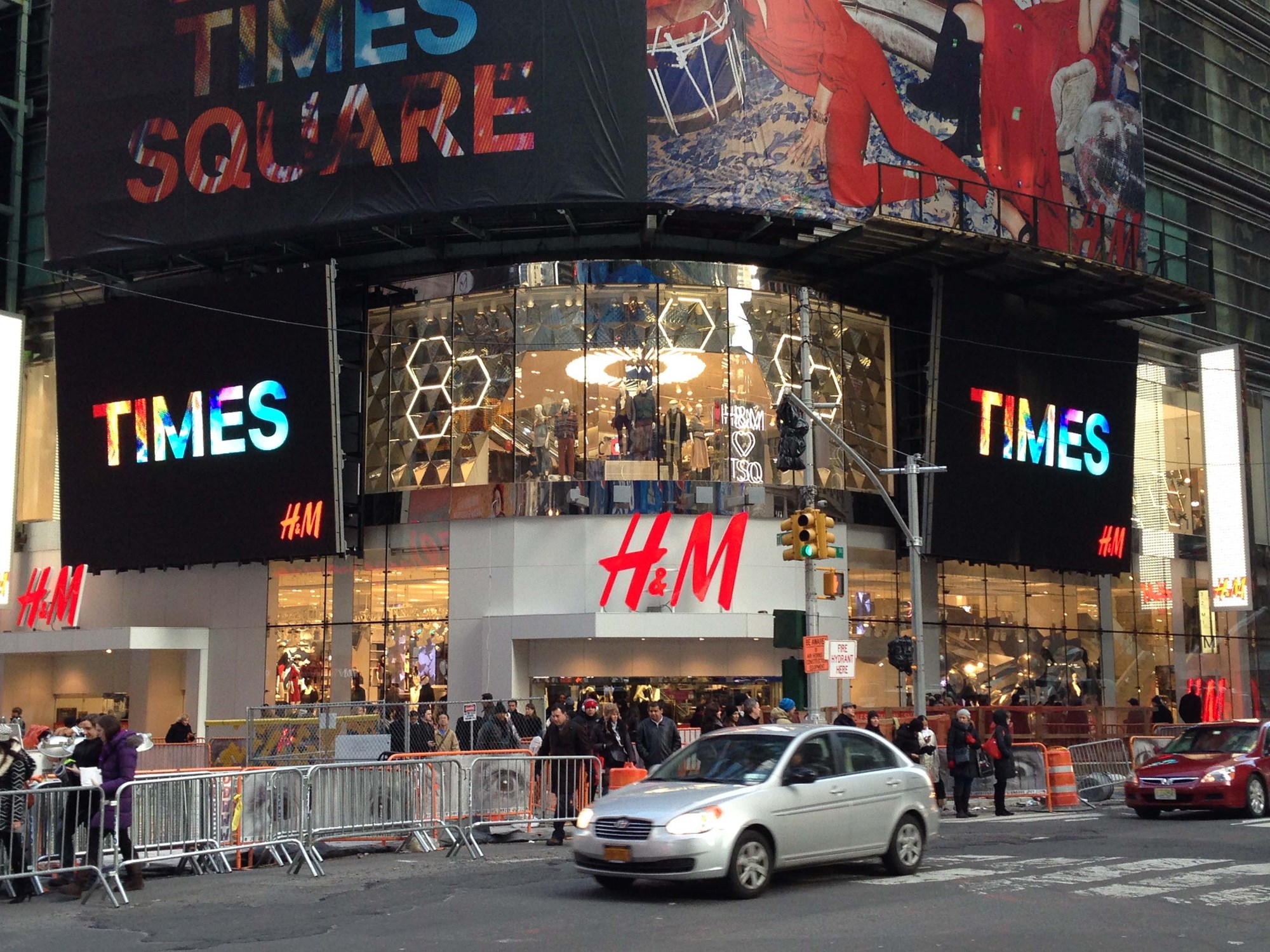 H&M Times Square Flagship Retail Store | W&W Glass, LLC