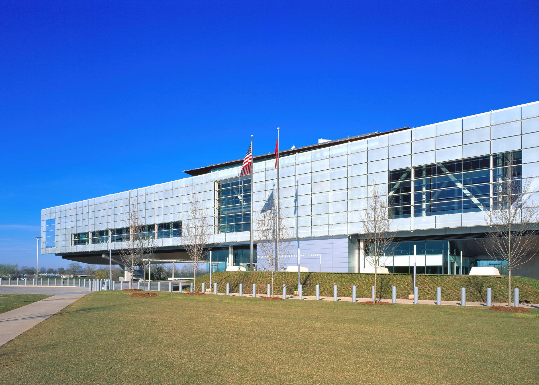 The William Jefferson Clinton Presidential Library & Museum | W&W Glass ...