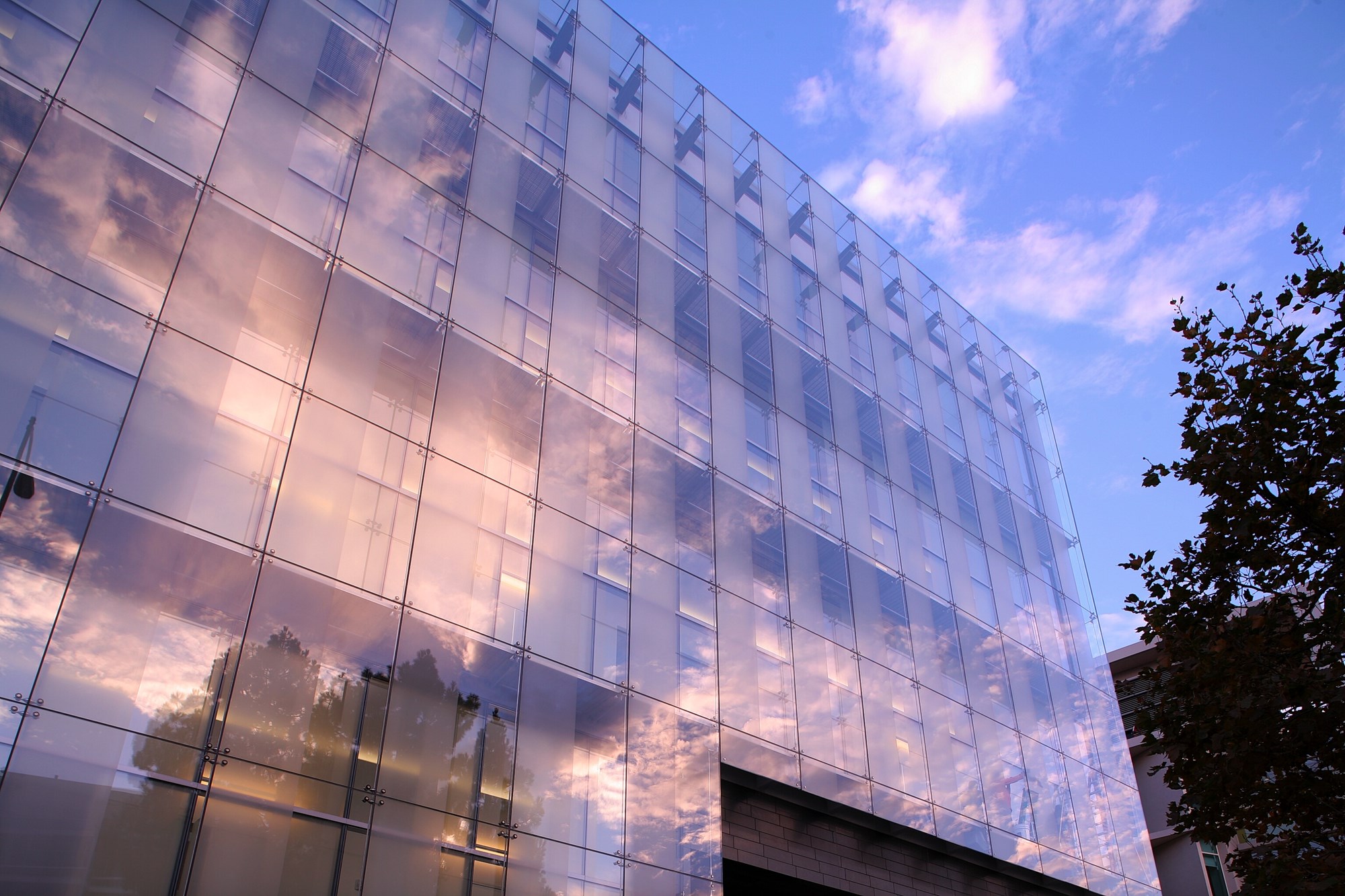 University of Southern California (USC) Edith and Eli Broad Center for ...