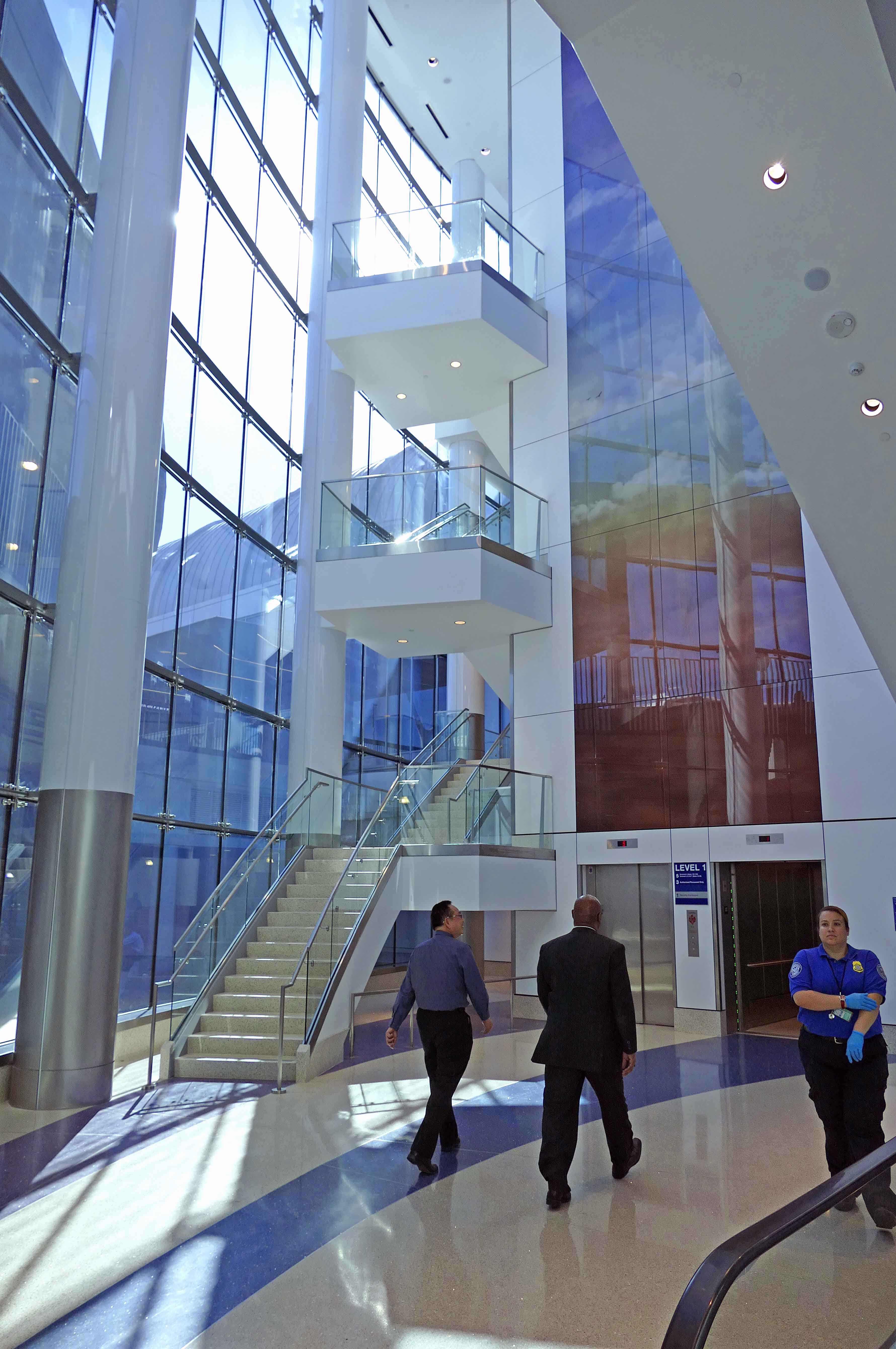 Los Angeles International (LAX) Terminal 4 Connector Building | W&W ...