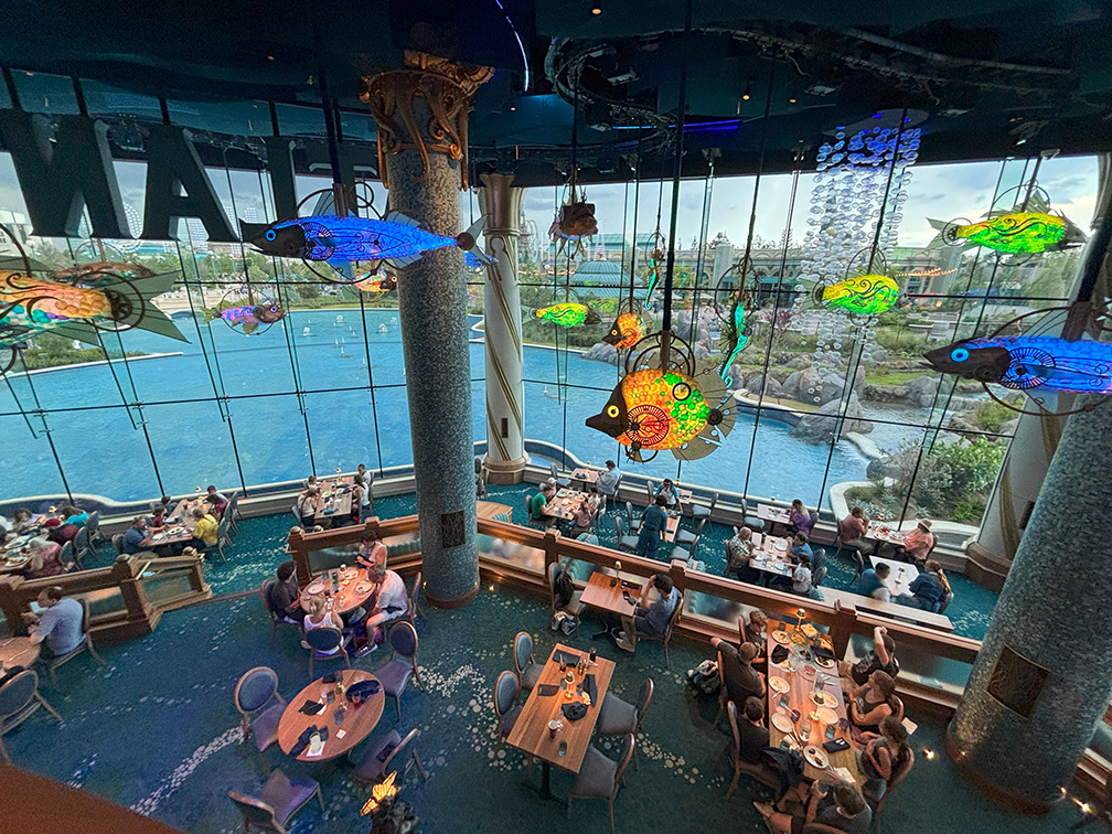 Atlantic Restaurant: W&W Glass at Universal Studios